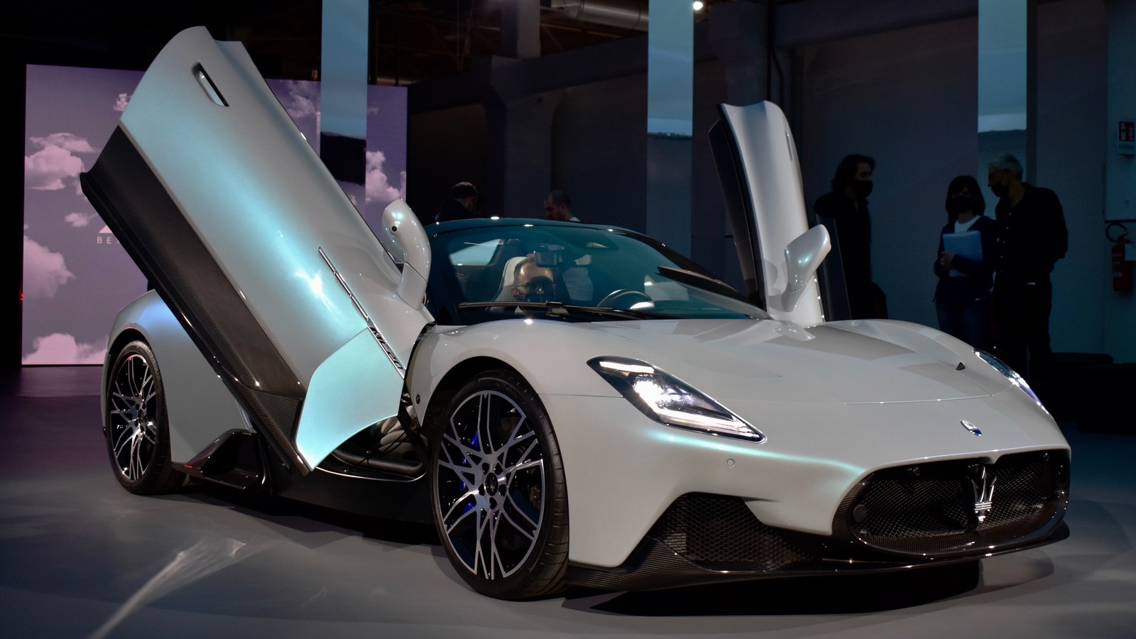 2023 玛莎拉蒂 MC20 Cielo 亮相，成为热爱阳光的敞篷超级跑车：第一眼 - Wwtyrd.com