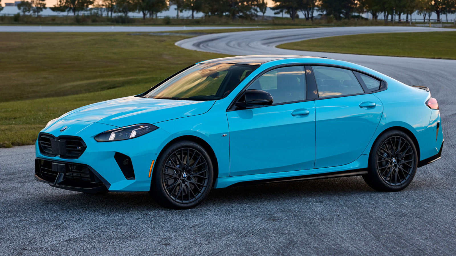 2025 BMW M235 xDrive Gran Coupe 首次驾驶：恰到好处的马力 - Wwtyrd.com