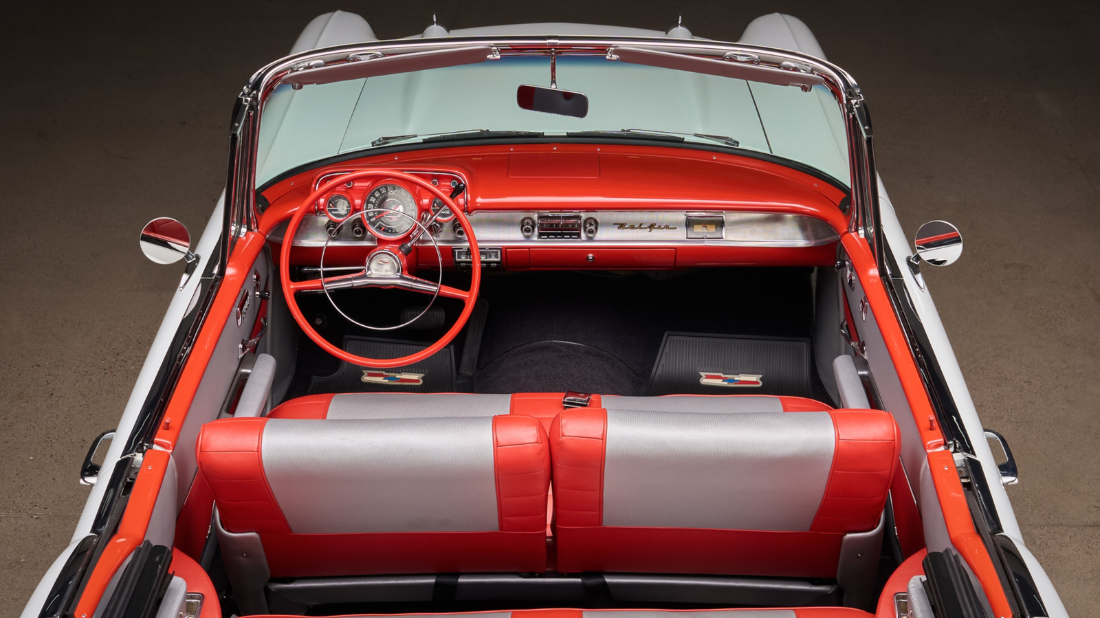 6辆具有长凳座椅的经典汽车