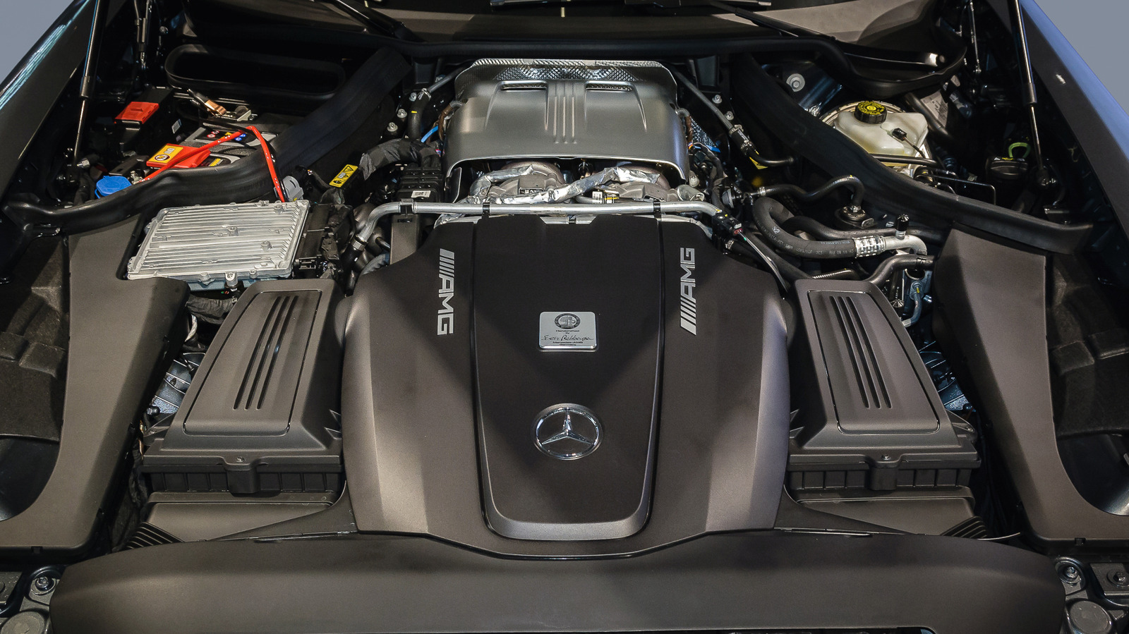 每个仍在2025年仍然出售V8的汽车品牌