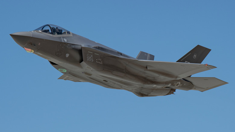 F-35 闪电 II 与台风 FGR4：战斗机如何比较？ - Wwtyrd.com