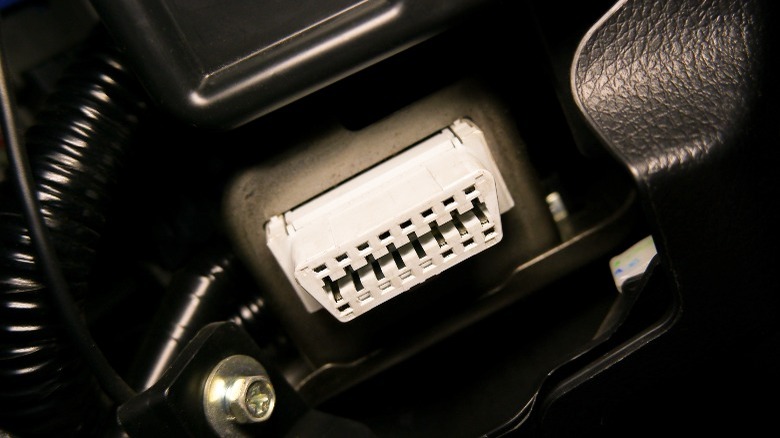 如何找到汽车中的 OBD-II 端口（以及为什么您需要知道它在哪里） - Wwtyrd.com