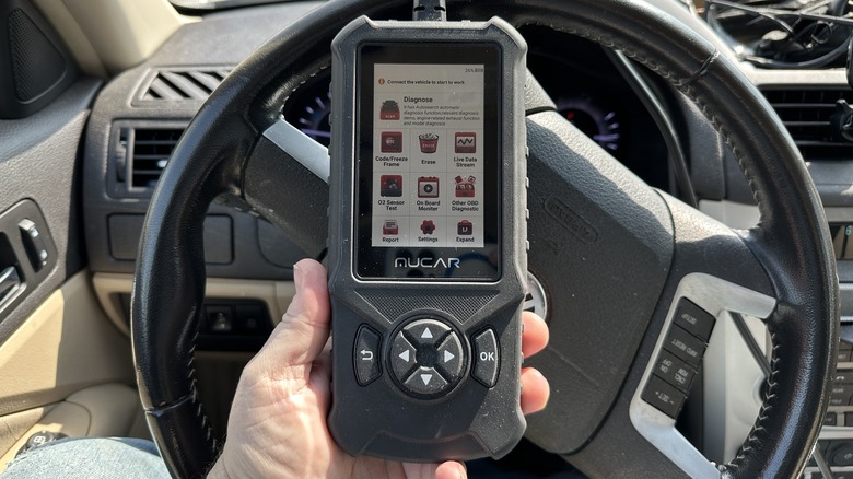 Mucar CDE900 评论：一款通过 ODB-II 诊断汽车问题的一体化设备 - Wwtyrd.com