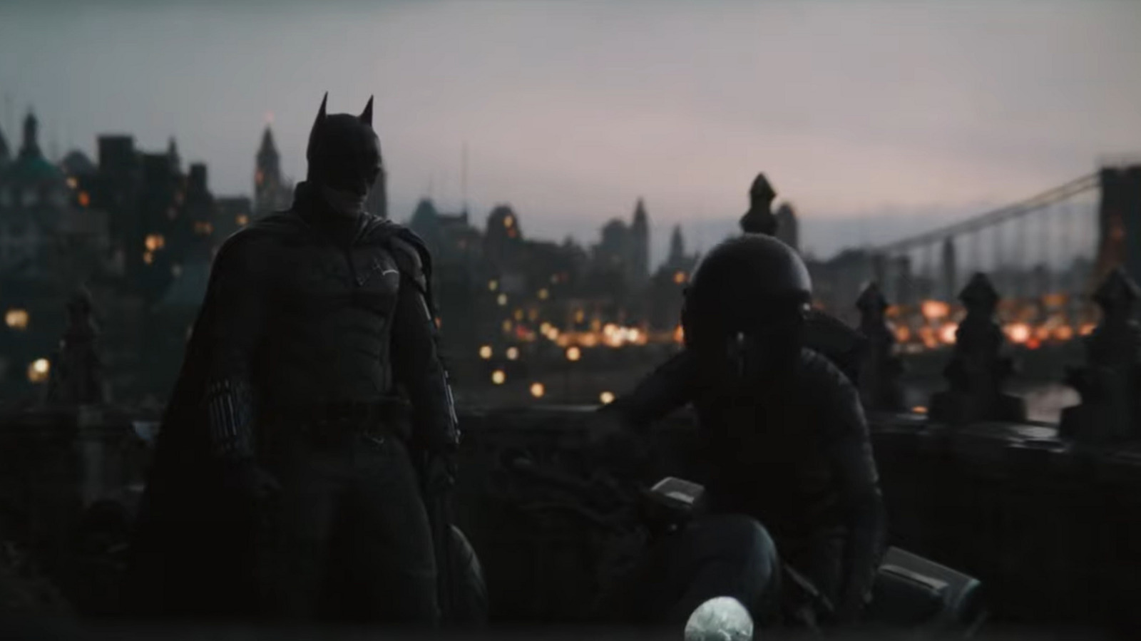 《蝙蝠侠》中罗伯特·帕丁森和佐伊·克拉维茨骑什么摩托车？ - Wwtyrd.com